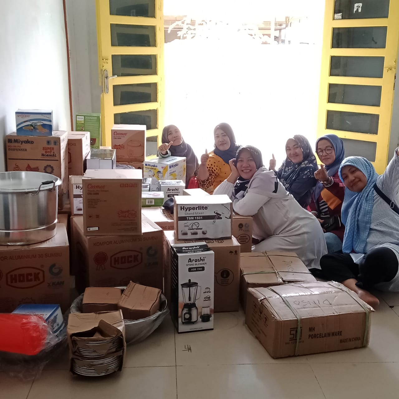 Mengawali Tahun 2023, Sunardi Hombing Salurkan Peralatan Rumah Tangga ...